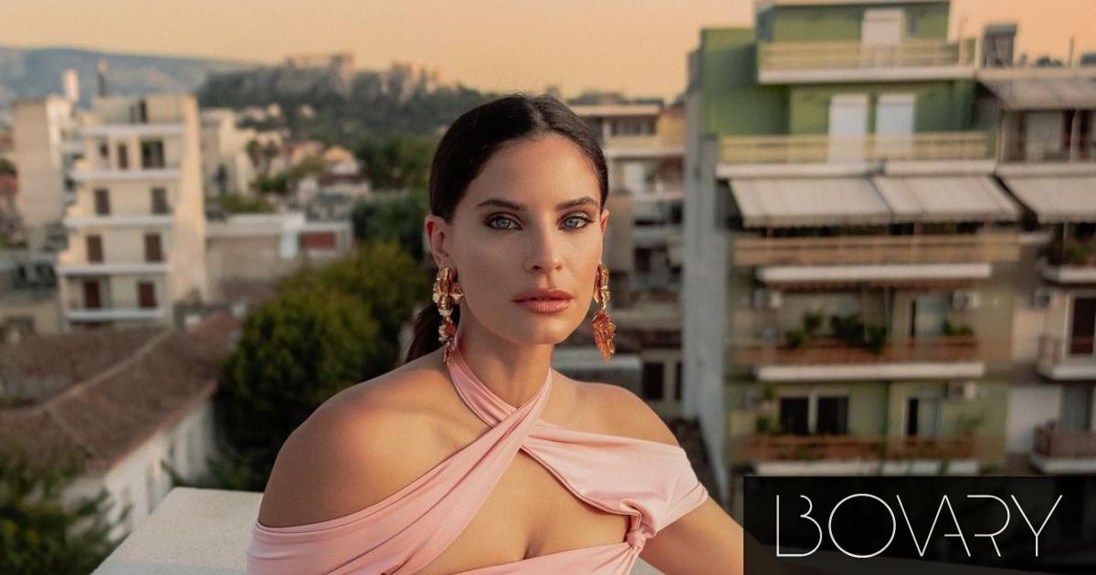 H Χριστίνα Μπόμπα με super sexy μίνι φόρεμα, όλο δεσίματα | BOVARY